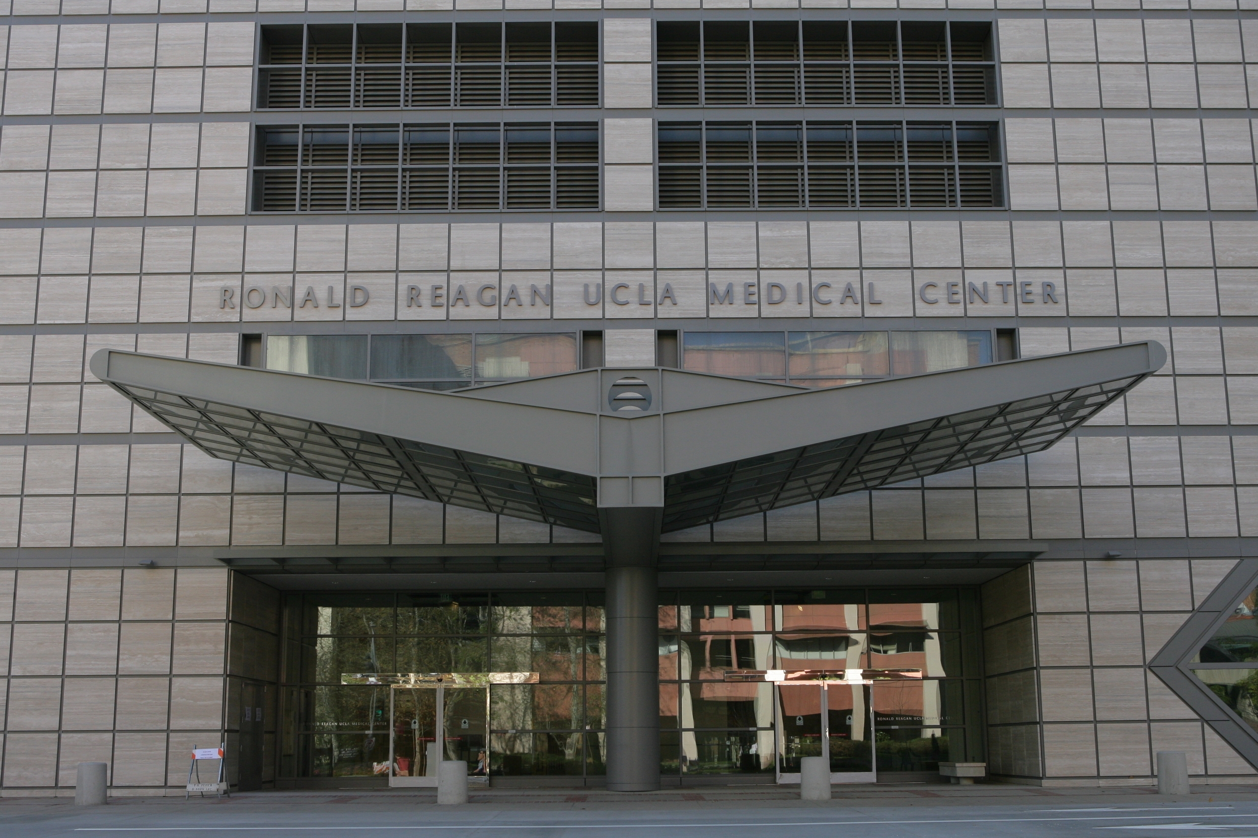 Ronald Reagan UCLA Medical Center Recognized With Heart Care Award
