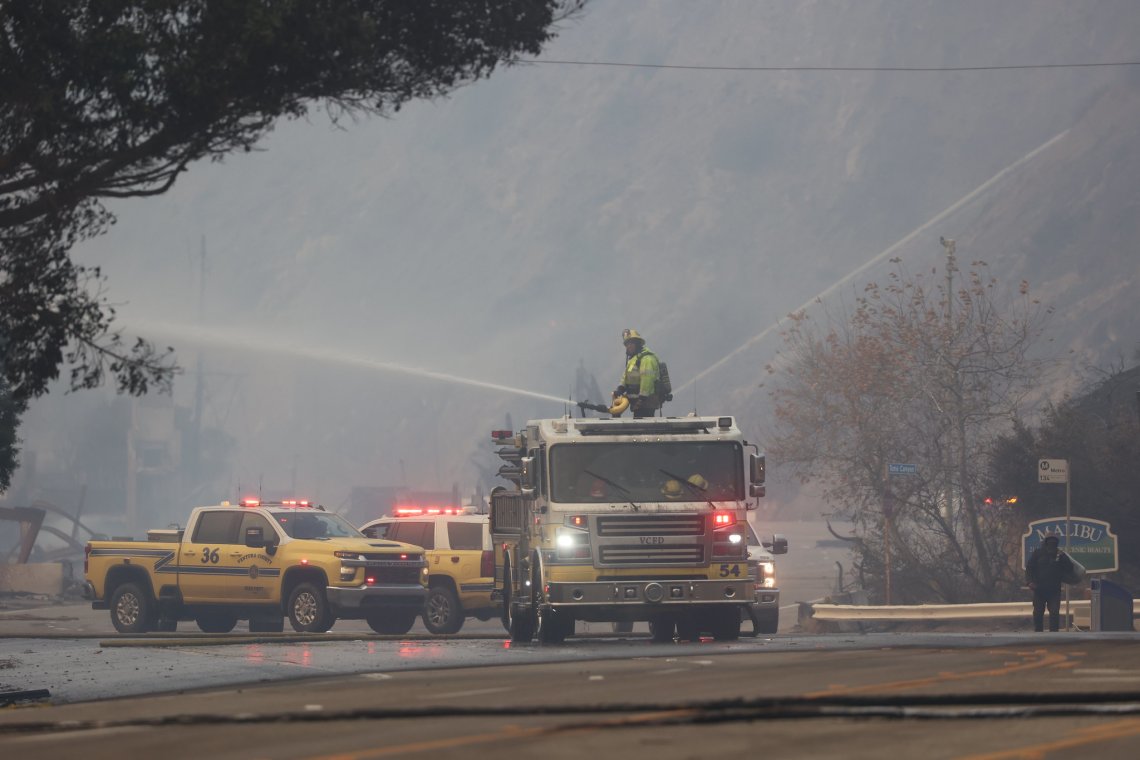 Palisades Fire Updates: Critical Fire Weather, Damage Reports, and ...